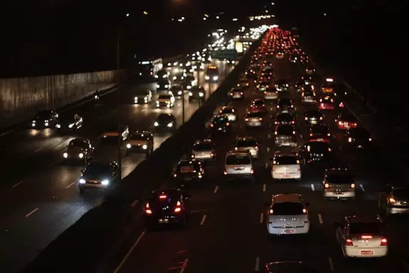 Sanpaulu satiksmes sastrēgumi vidēji palielinās par 112 jūdzēm
