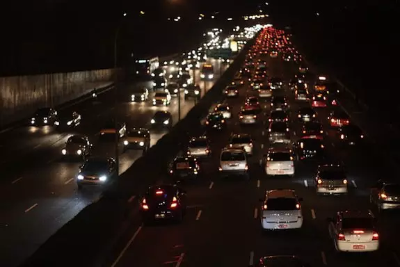 Sao Paulo Stau verlängeren 112 Meilen, am Duerchschnëtt