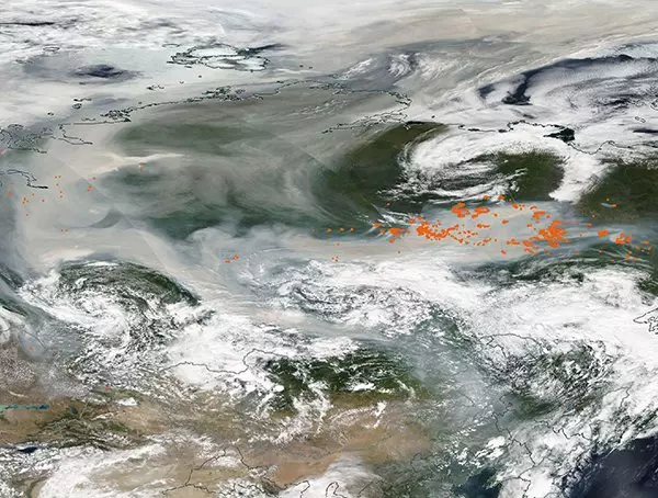 A satellite image of smoke covering Russia and streching towards the North Pole. 