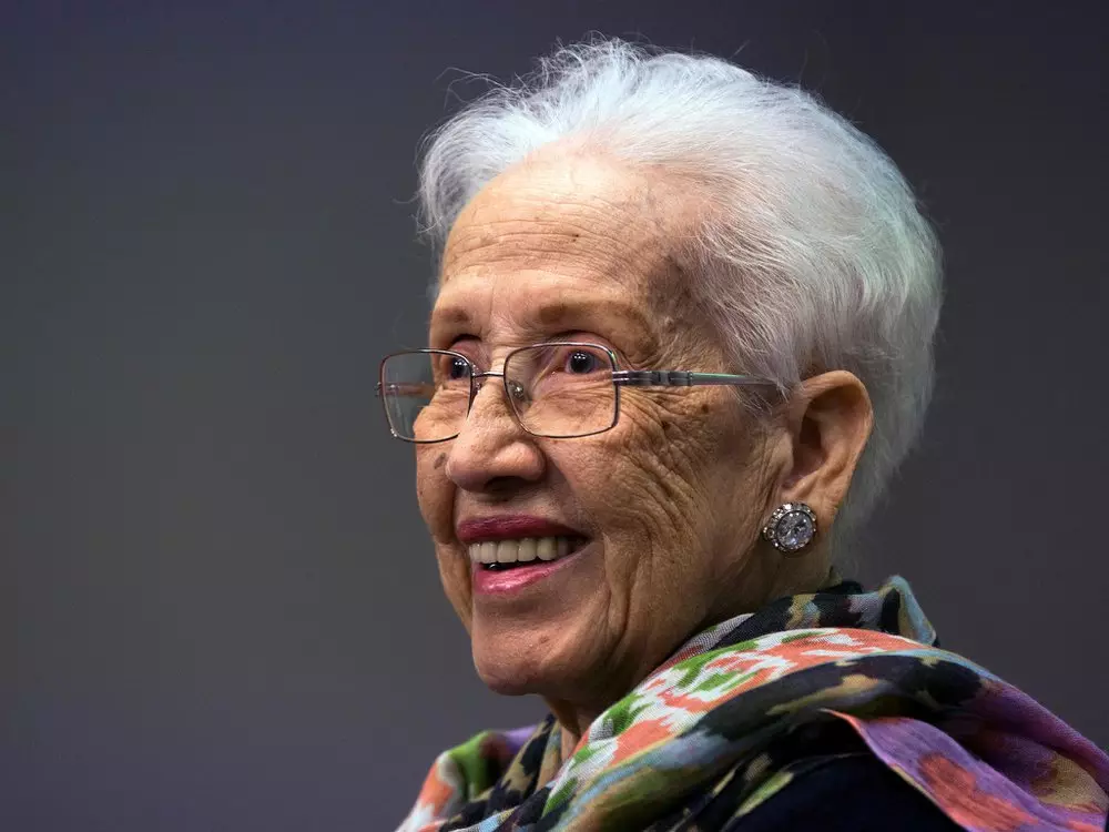 I-NASA Inikezela Isikhungo Esisha kuKatherine Johnson, Isazi Sezibalo Esiyiphayona 'Sezibalo Ezifihliwe'