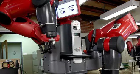 “Baxter”, adamlar bilen işleşip bilýän robot.