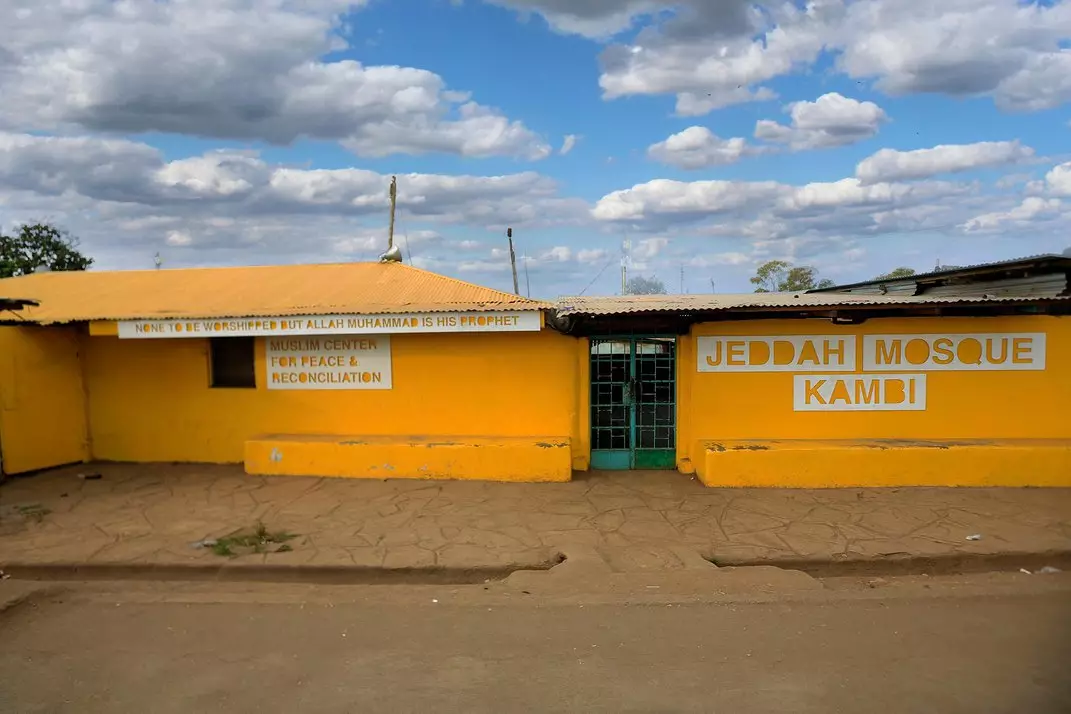 이 그룹은 종교 센터를 노란색으로 칠하여 케냐의 종교적 다양성을 기념합니다. 21800_1