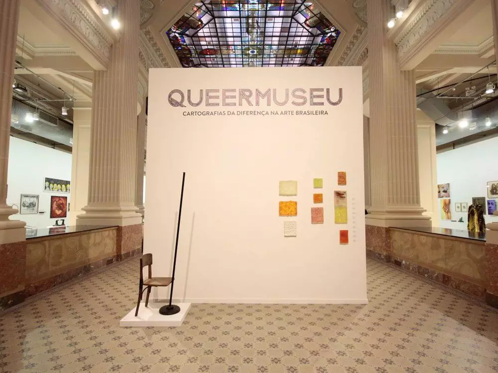 Qizg'in tanqidlar ostida Braziliyada Queer Art ko'rgazmasi yopildi