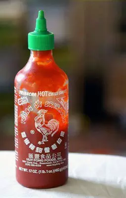 Тази седмица в храната: Twitter, виното на търговеца Джо и тайната зад Sriracha