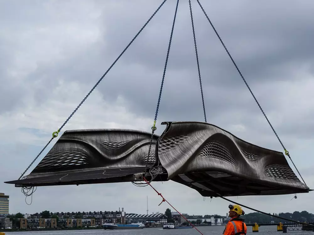 Η πρώτη 3-D-Printed Steel Bridge στον κόσμο κάνει το ντεμπούτο της στο Άμστερνταμ