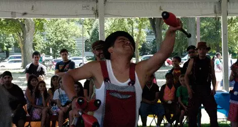 20110711093004coloimbian-juggler.jpg