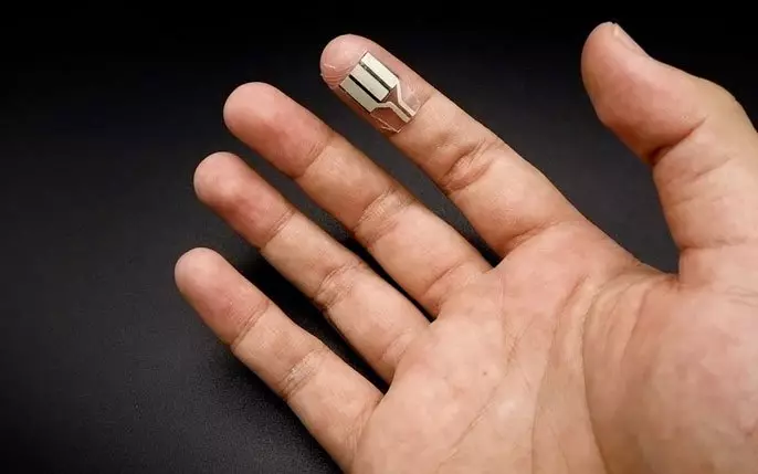 I nuovi sensori medici indossabili funzionano sul sudore della punta delle dita