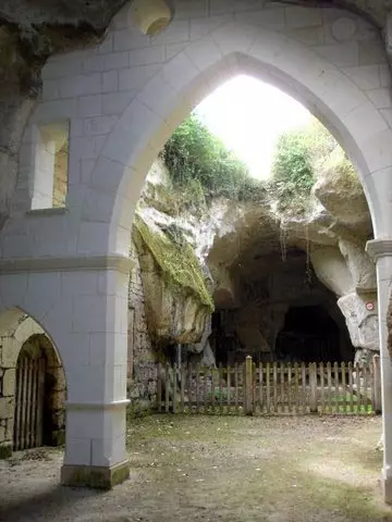 Екскурсія печерними будинками Франції 22182_5