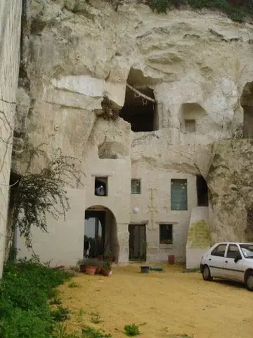 Un tur al caselor din peșteră din Franța 22182_8