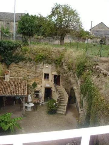Prohlídka francouzských jeskynních domovů 22182_9