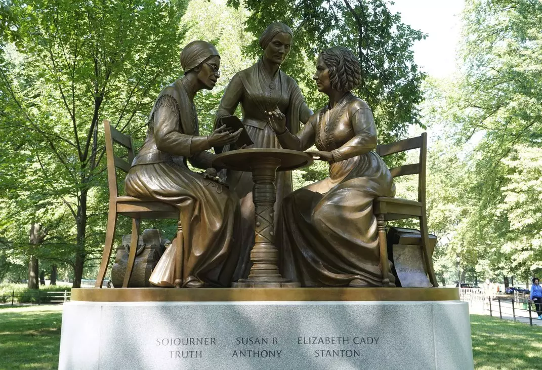 Zašto je važan prvi spomenik pravim ženama u Central Parku i zašto je kontroverzan 22241_4