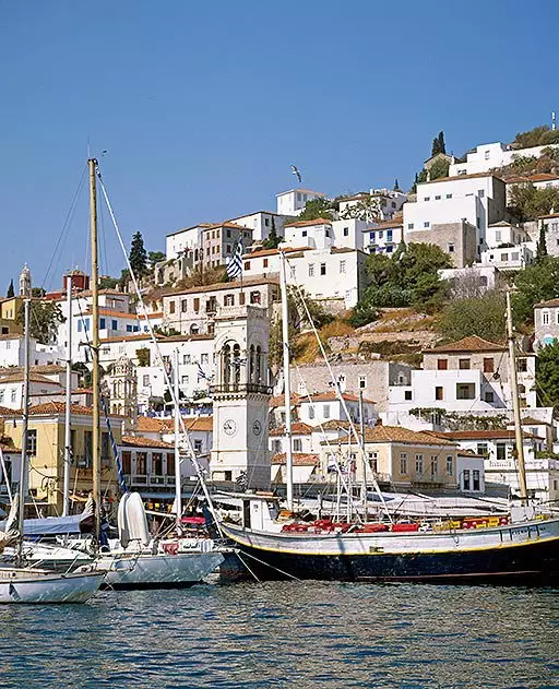 Mga bangka sa daungan ng Hydra Greece