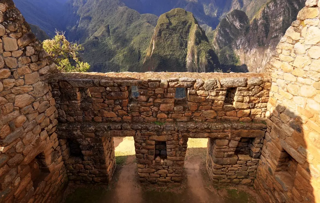 Vista interior do edificio Inca en Machu Picchu