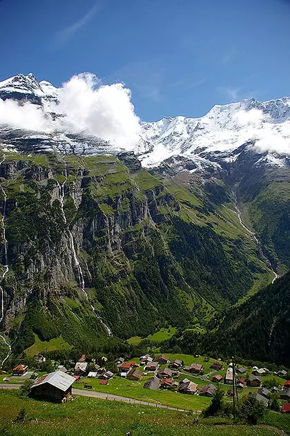 Duerf vun Gimmelwald Schwäiz Lauterbrunnen Valley