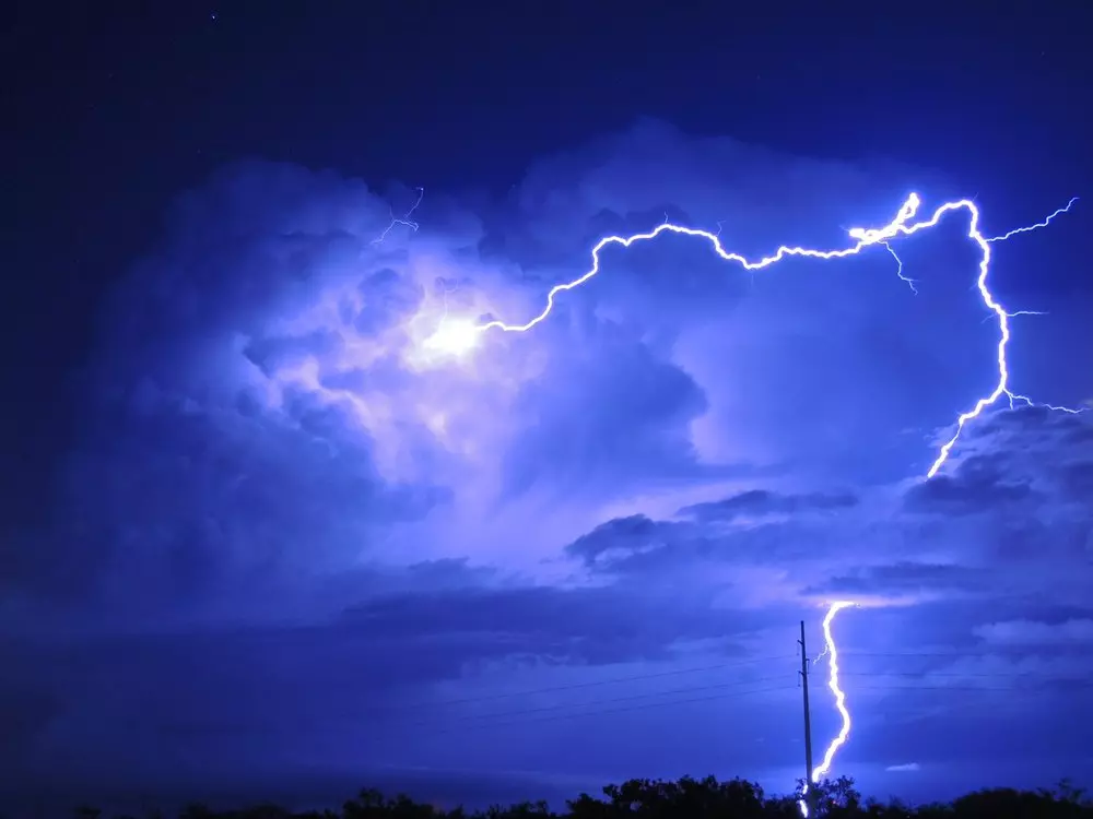 Redefinició de la força dels llamps que bat el rècord del Thunderbolt