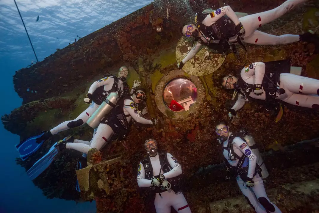 Jacques'o Cousteau anūkas nori pastatyti tarptautinę jūros kosminę stotį