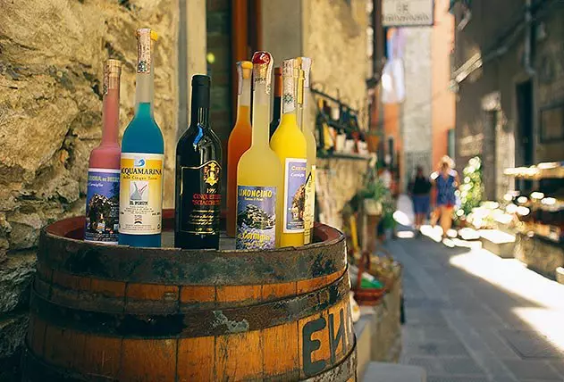 Bottiglie di vino Cinque Terre Italia