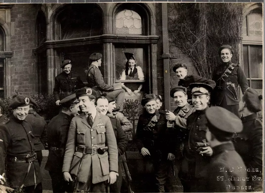 Black and Tans di Dublin pada April 1921