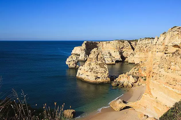 Bregdeti shkëmbor i Algarve Portugali