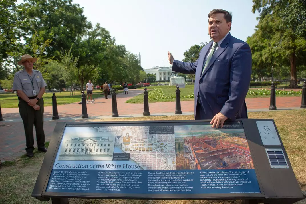 Nueva placa cuenta la historia de personas esclavizadas que ayudaron a construir la Casa Blanca 22611_4