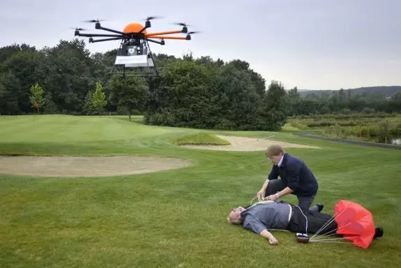 Drones Akhoza Kunyamula Ma Defibrillators Molunjika Ku Ozunzidwa Mtima