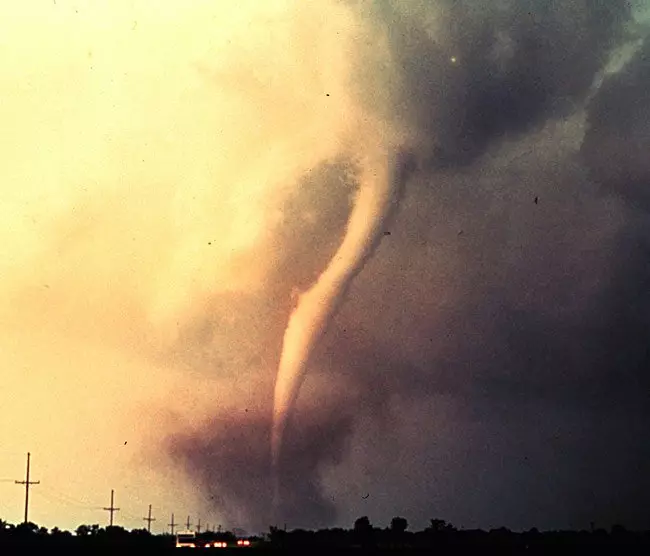 Segueix els Tornado Chasers en línia