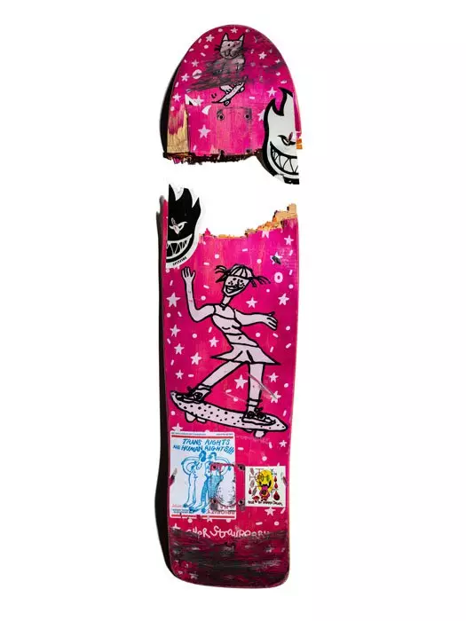 Sirang pink na skateboard