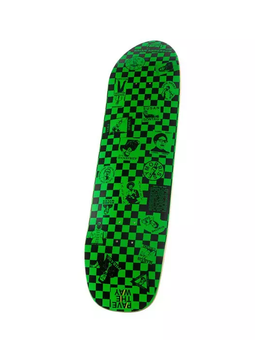 Berde at itim na checkered skateboard