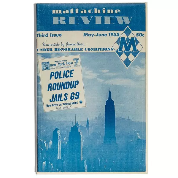 Blau-weiß bedrucktes Cover der Mattachine Review mit der Skyline von New York