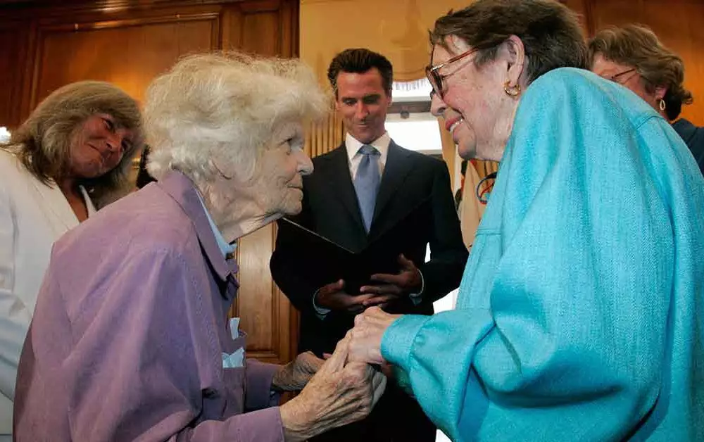 เรื่องราวที่น่าเหลือเชื่อของนักเคลื่อนไหวเลสเบี้ยน Del Martin และ Phyllis Lyon