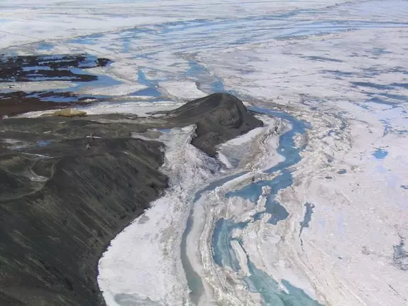 Mai Binciken Mai Shekaru 68 Yana Shirin Ketare Antarctica…a cikin lokacin sanyi