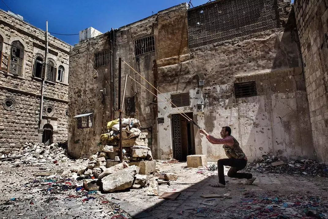 Fotisto Nish Nalbandian pri Atestado de la Perforto en la Siria Civita Milito 22949_9