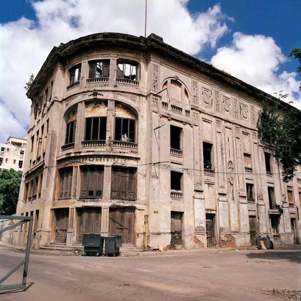 Ці фотографії відображають згасаючу кінокультуру Куби 23071_6