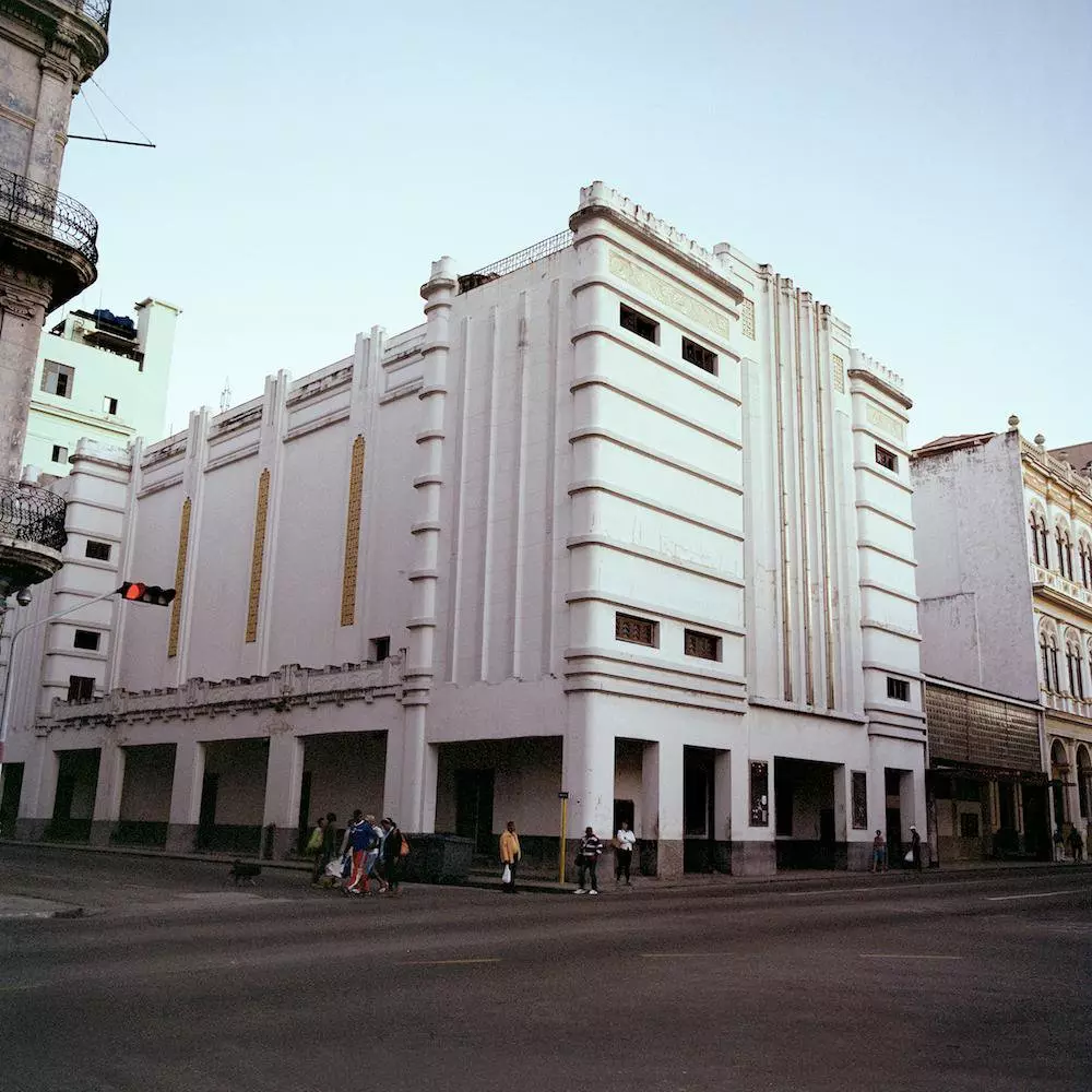 یہ تصاویر کیوبا کی دھندلاہٹ سنیما کی ثقافت کو کھینچتی ہیں۔ 23071_8