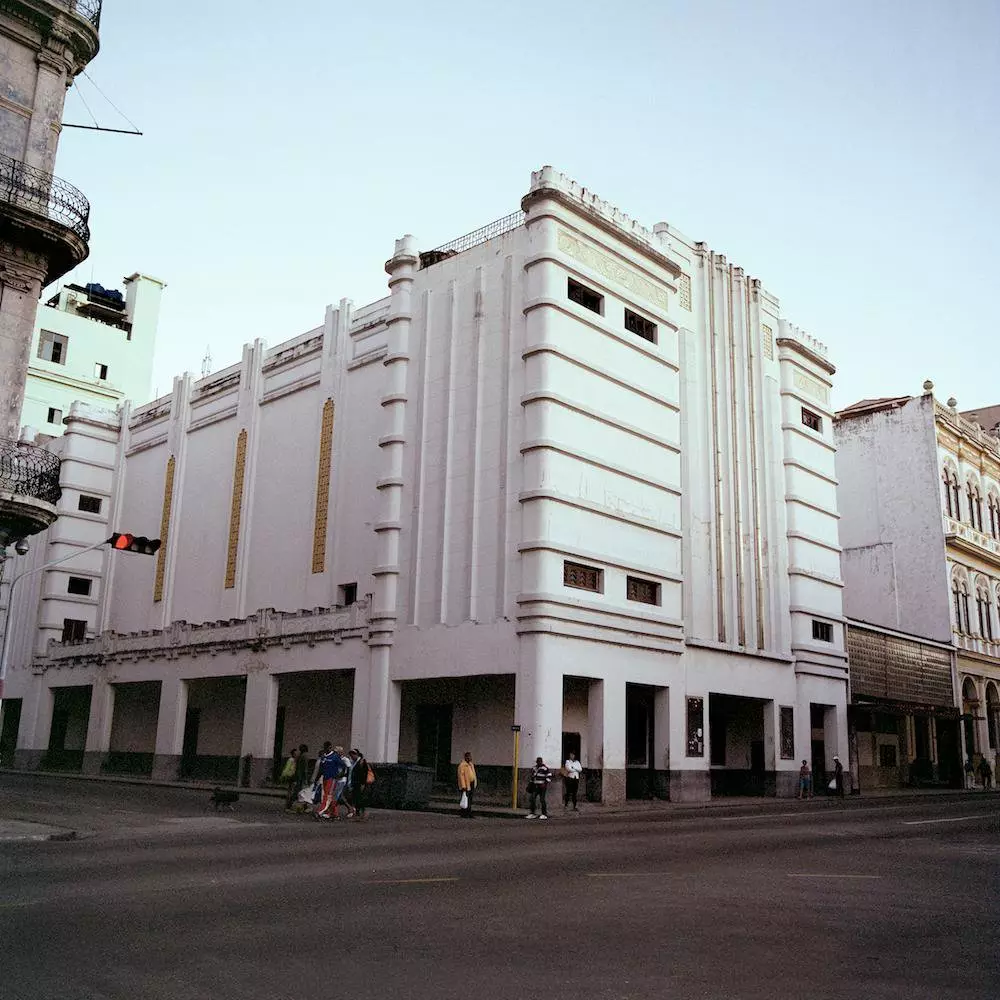 Ces photographies capturent la culture cinématographique en déclin de Cuba 23071_8