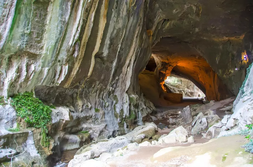 Zugarramurdi Mağarası