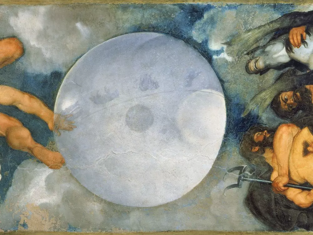 Một bức tranh tường về ba vị thần, những người đàn ông mặc áo choàng trên bầu trời, bao quanh một quả cầu khổng lồ màu xám xanh ở trung tâm của bố cục