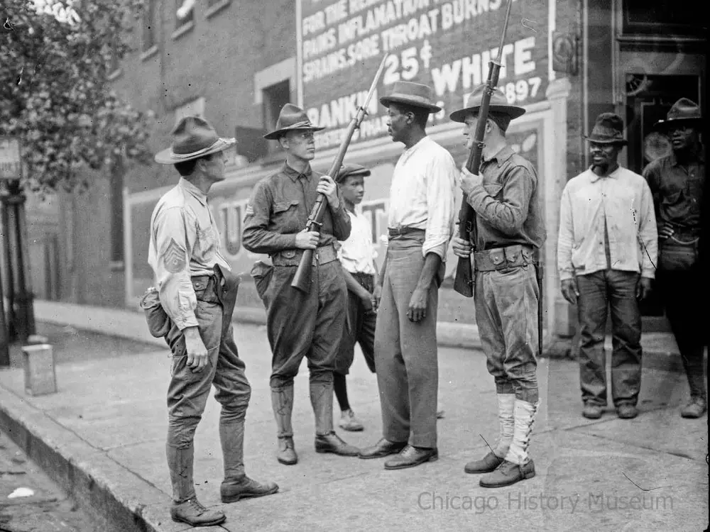 1919. aasta Chicago võidusõidu mässu meenutamiseks on mälestusprojekt avalik kunst