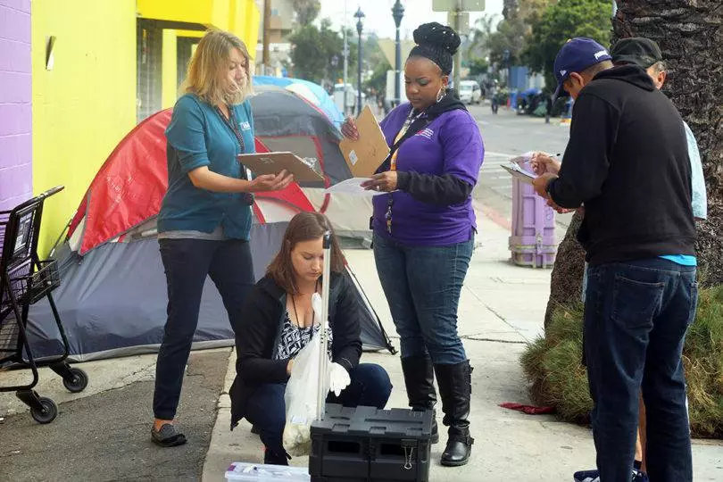 San Diego overspoelt zijn straten met bleekmiddel om een uitbraak van hepatitis in te dammen