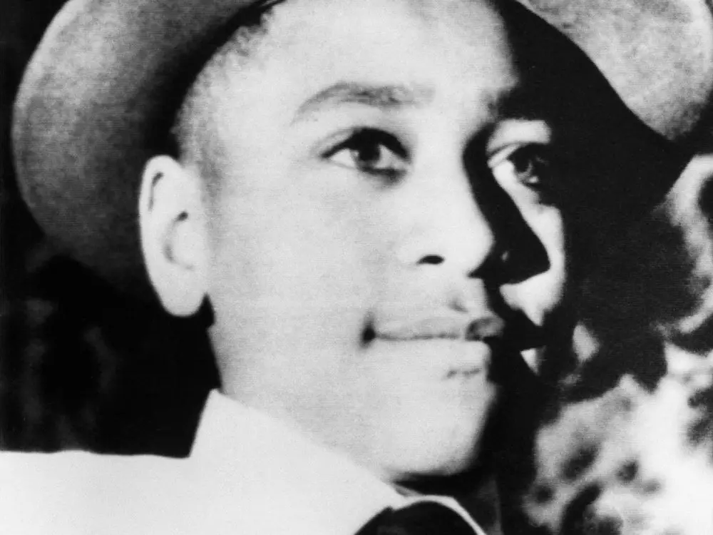 Akòz Vandalism Repete, Emmett Till Memorial pou Ranplase Ak Siy Bal