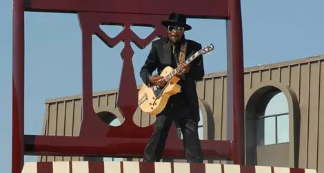 Busto Loose ĉe Chuck Brown Naskiĝtagfesto ĉe Usona Artmuzeo