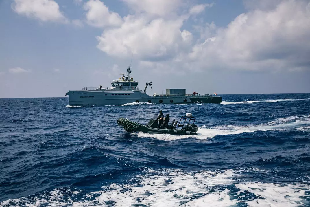 De jacht op de hedendaagse piraten die miljoenen tonnen vis uit de zee stelen 23303_10