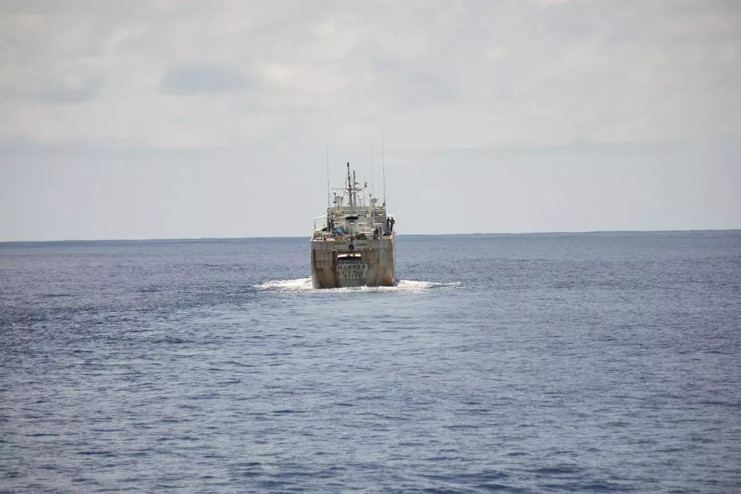 De jacht op de hedendaagse piraten die miljoenen tonnen vis uit de zee stelen 23303_19