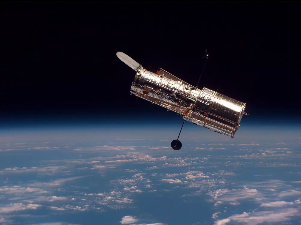 විශ්‍රාමික NASA ඉංජිනේරුවන් Fix Hubble Telescope වෙත නැවත පැමිණේ