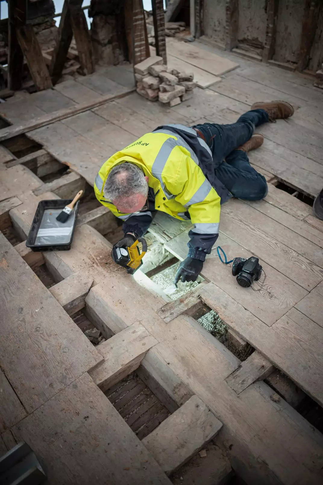 Des milliers d'artefacts rares découverts sous les planchers du grenier du manoir Tudor 23366_4