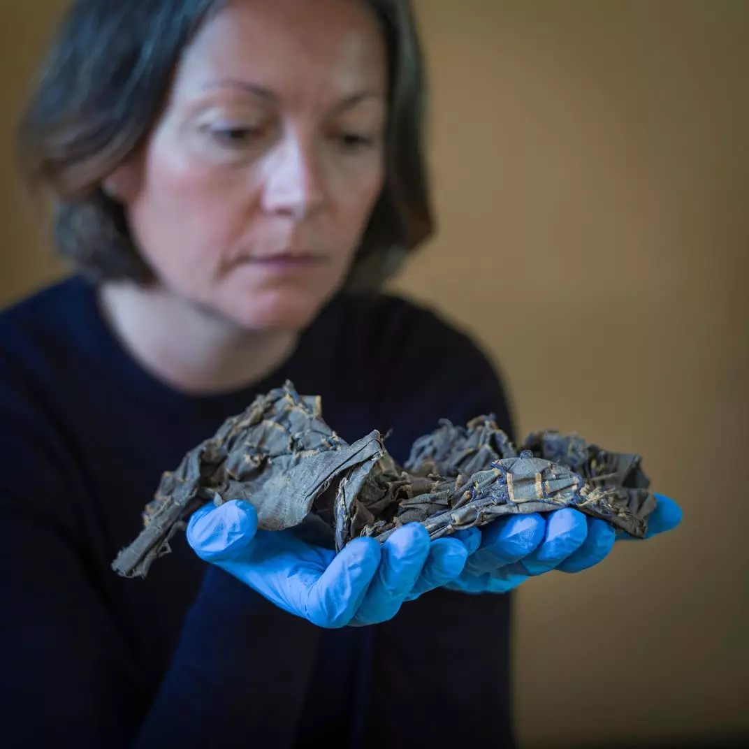 Des milliers d'artefacts rares découverts sous les planchers du grenier du manoir Tudor 23366_6