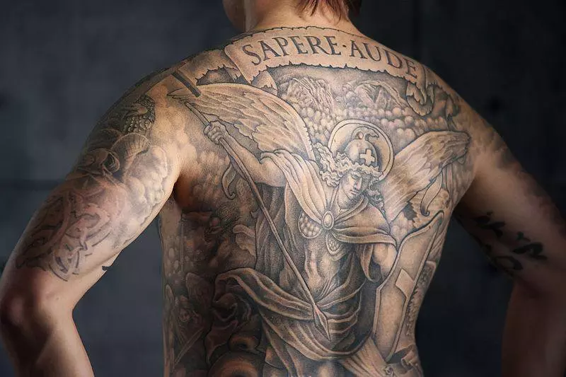 Τατουάζ στην πλάτη