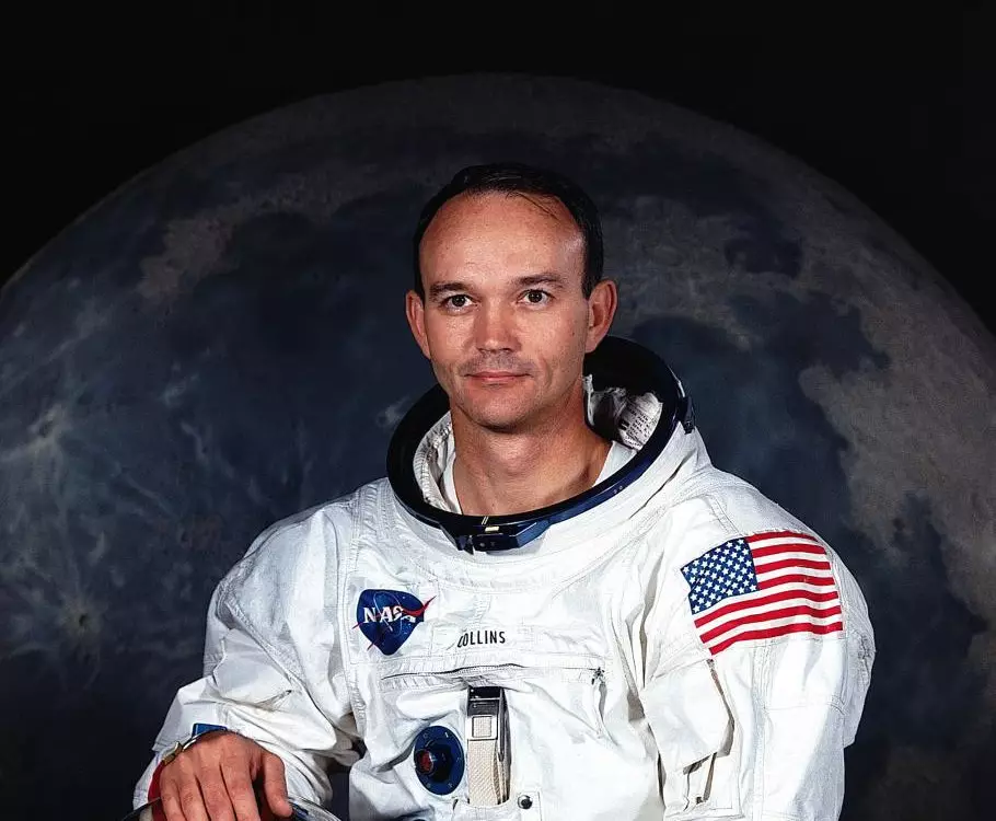 Portreya astronotê ya NASA ya Michael Collins.