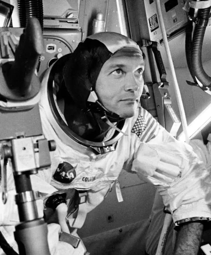 Michael Collins amb un vestit espacial