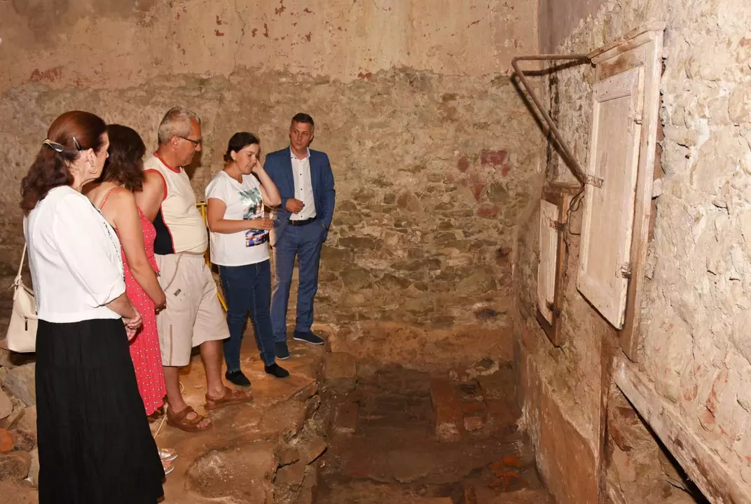 Arqueólogos descobrem restos de pub do século 18 na Eslováquia 23626_4
